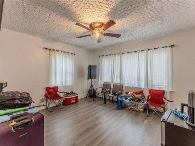 house with 6 bedroom, Providence RI ES105094519