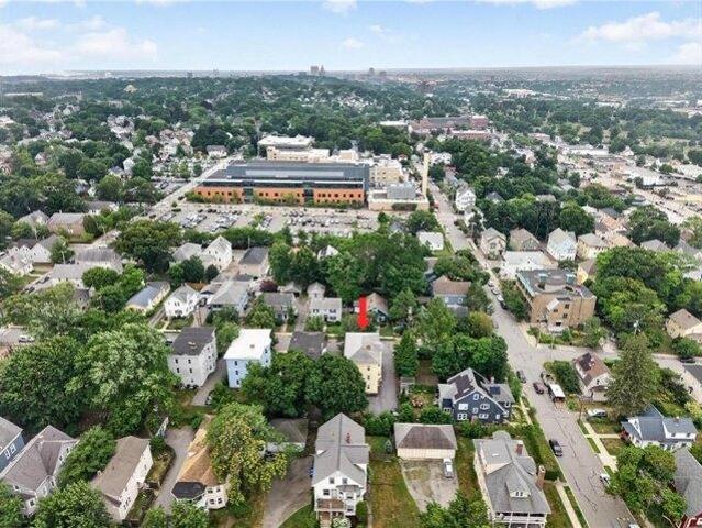 house with 6 bedroom, Providence RI ES105105292
