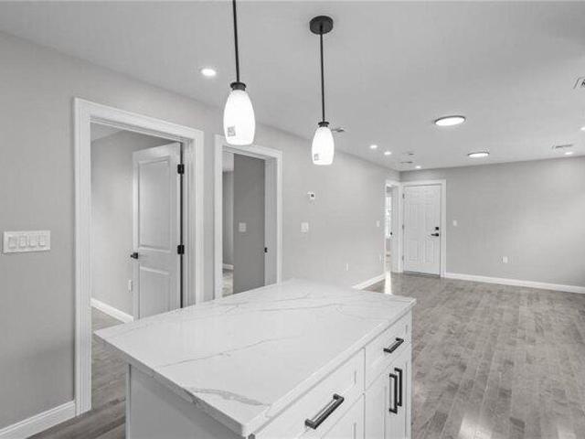 house with 6 bedroom, Providence RI ES105105482