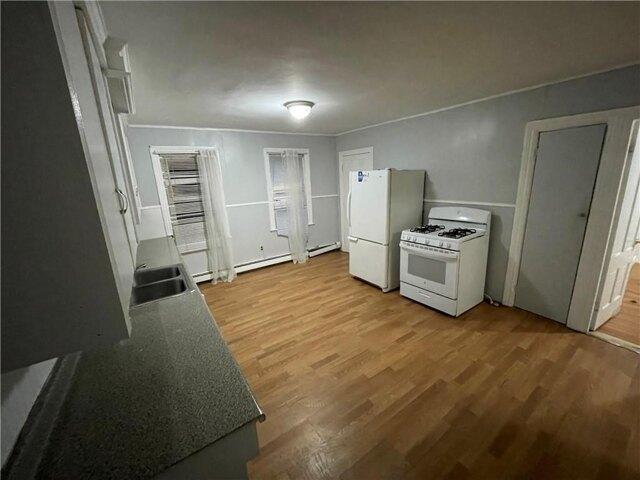 house with 6 bedroom, Providence RI ES105107138