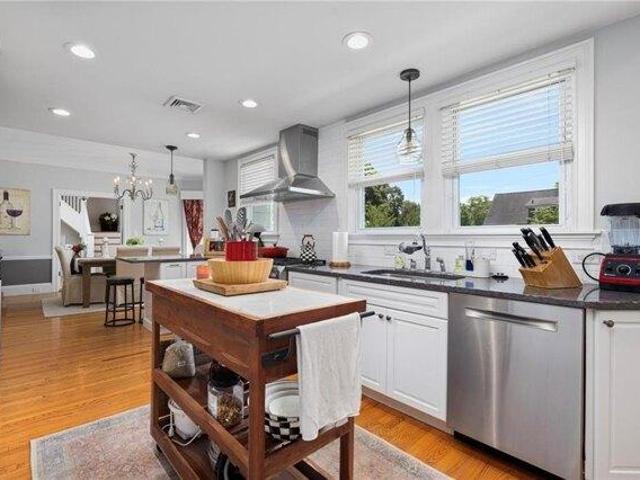 house with 6 bedroom, Providence RI ES105108135