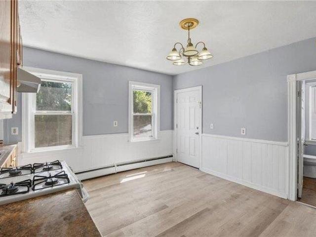 house with 6 bedroom, Providence RI ES105108634