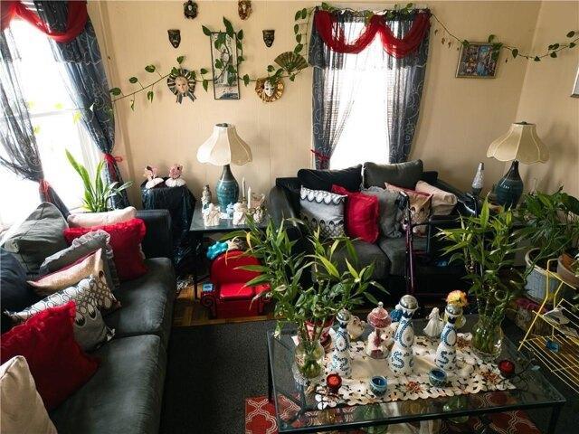 house with 6 bedroom, Providence RI ES105114320