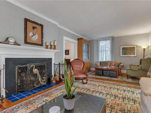 house with 6 bedroom, Providence RI ES105114604