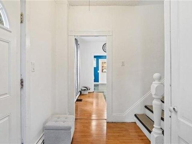 house with 6 bedroom, Providence RI ES105160287