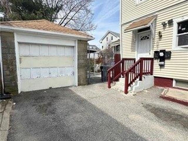 house with 6 bedroom, Providence RI ES105173307