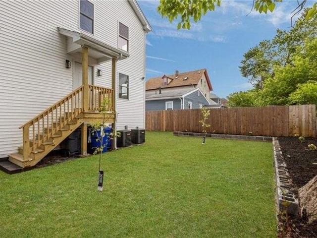 house with 6 bedroom, Providence RI ES105173935