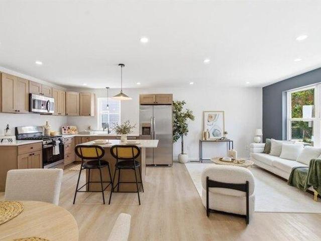 house with 6 bedroom, Providence RI ES105173974