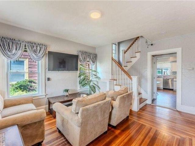 house with 6 bedroom, Providence RI ES105190418