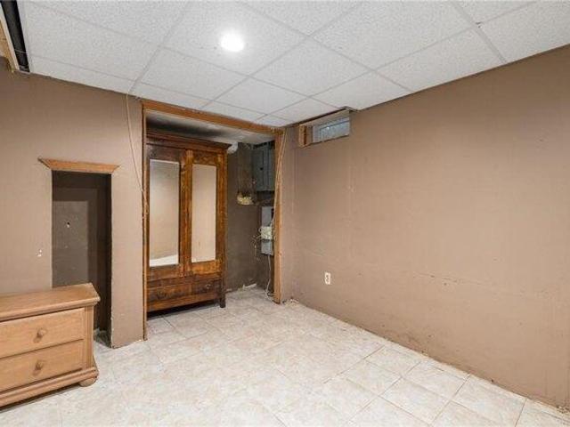 house with 6 bedroom, Providence RI ES105205188