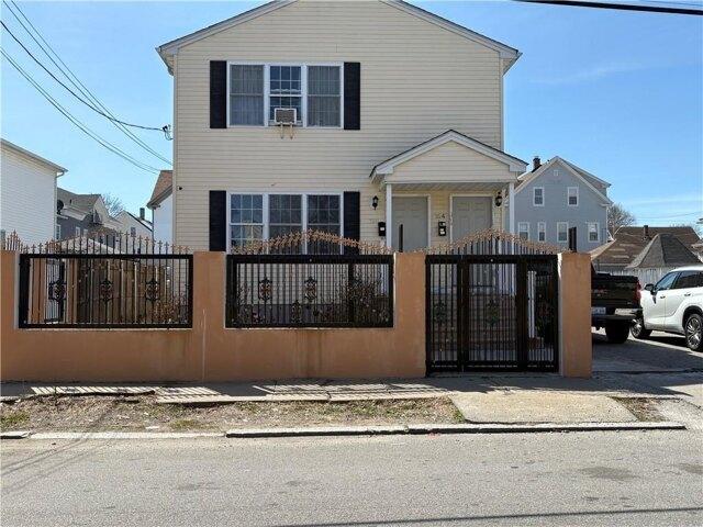 house with 6 bedroom, Providence RI ES105231009