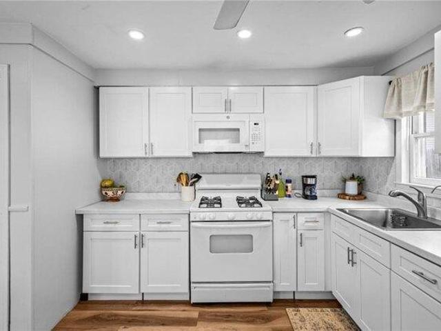 house with 6 bedroom, Providence RI ES105232541