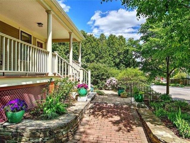 house with 6 bedroom, Providence RI ES102828139