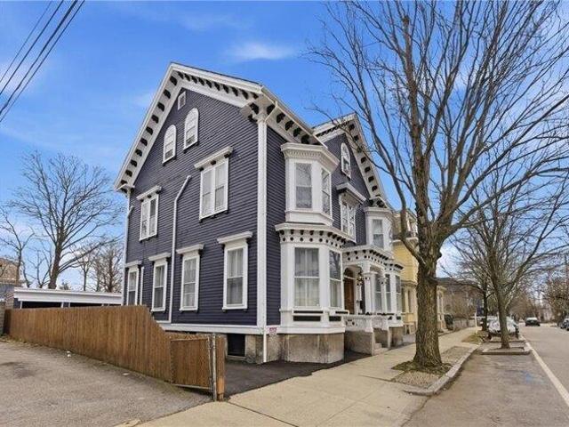 house with 6 bedroom, Providence RI ES103018257