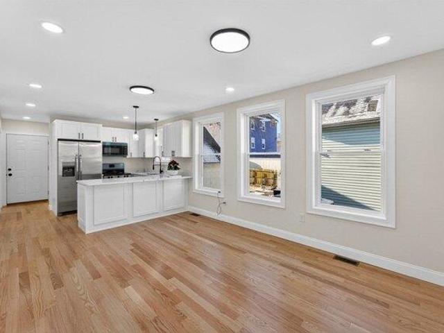 house with 6 bedroom, Providence RI ES103074552