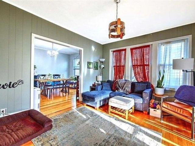 house with 6 bedroom, Providence RI ES103097994