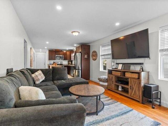 house with 6 bedroom, Providence RI ES103125678