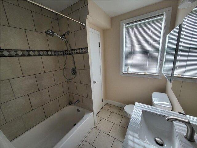 house with 6 bedroom, Providence RI ES103249141