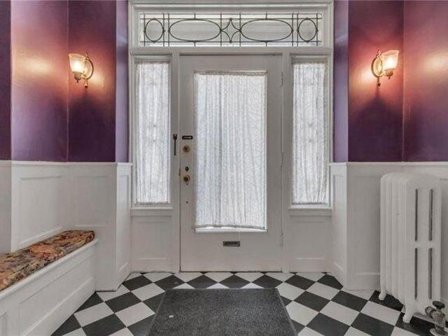 house with 6 bedroom, Providence RI ES103931556