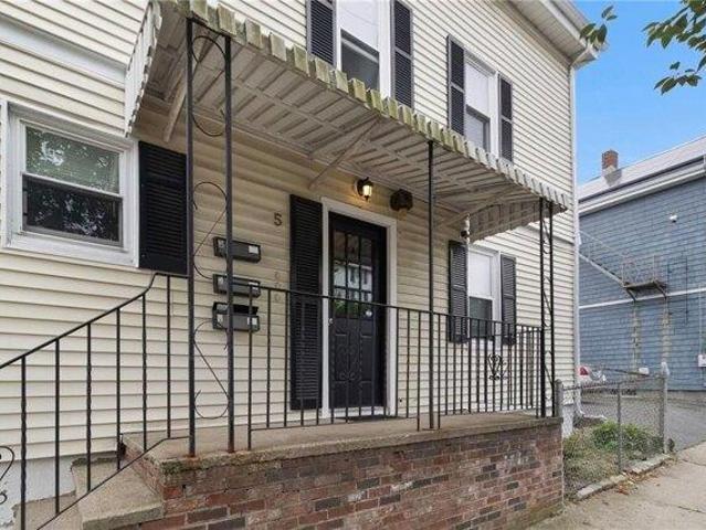 house with 6 bedroom, Providence RI ES103966116