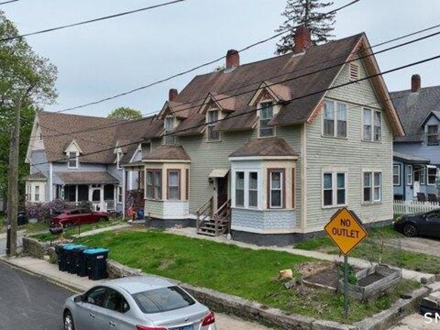 house with 6 bedroom, Putnam CT DLS103098996