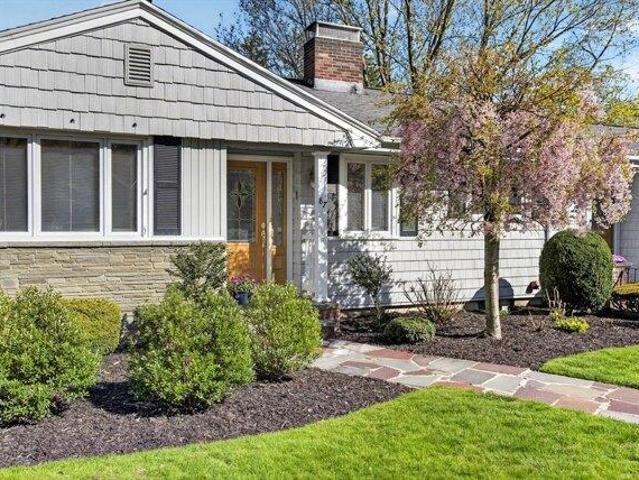 house with 6 bedroom, Quincy MA ES103437232