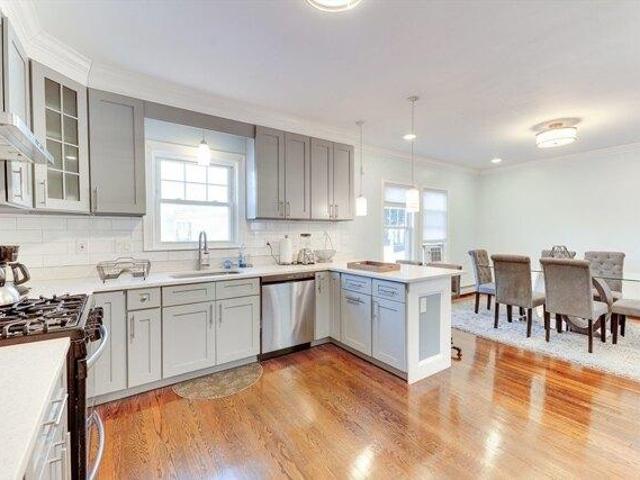 house with 6 bedroom, Quincy MA ES103500539