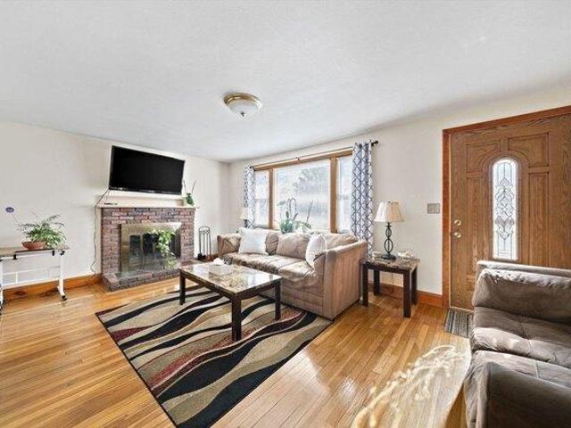 house with 6 bedroom, Randolph MA ES103186059