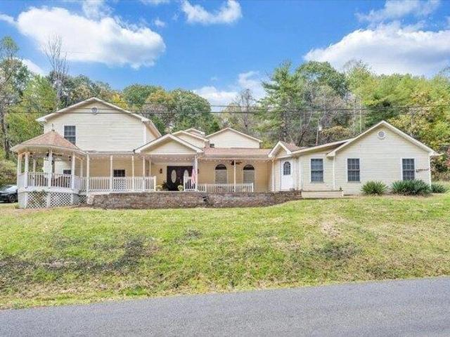 house with 6 bedroom, Radford VA ES88387741