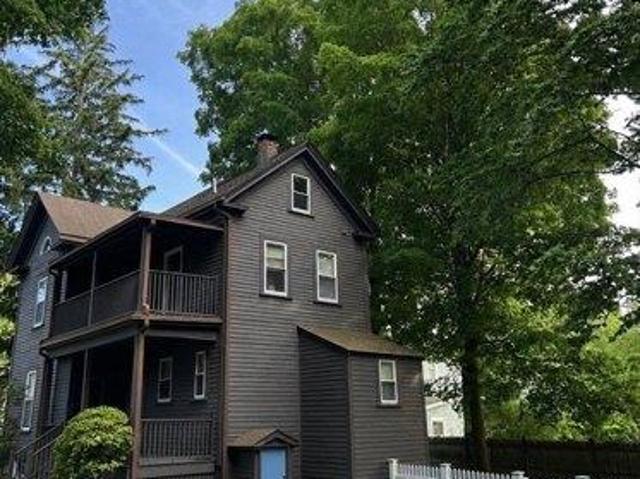house with 6 bedroom, Reading MA ES104009249