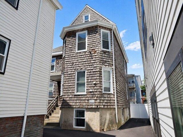 house with 6 bedroom, Revere MA ES103663011