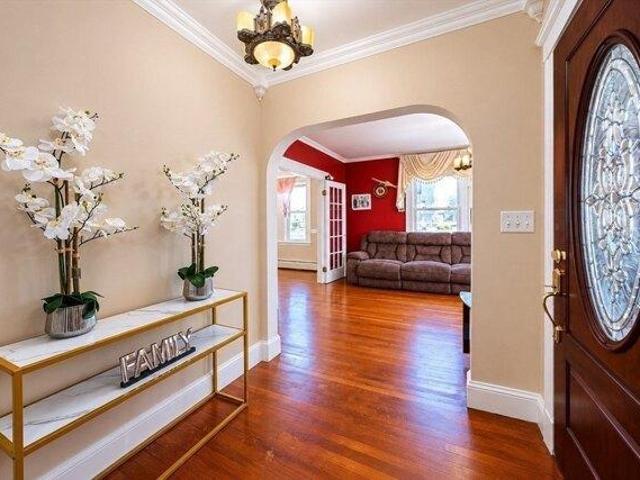 house with 6 bedroom, Revere MA ES105092648