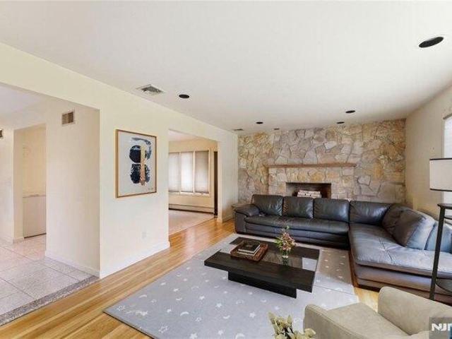 house with 6 bedroom, Ridgefield NJ DS102776059