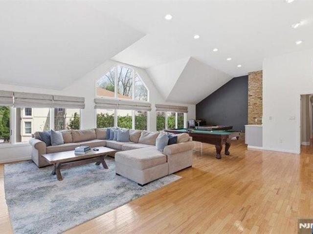 house with 6 bedroom, River Vale NJ DS102256003