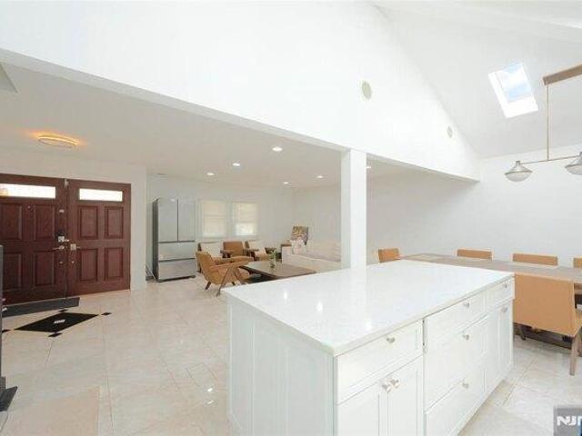 house with 6 bedroom, River Edge NJ ES105155725