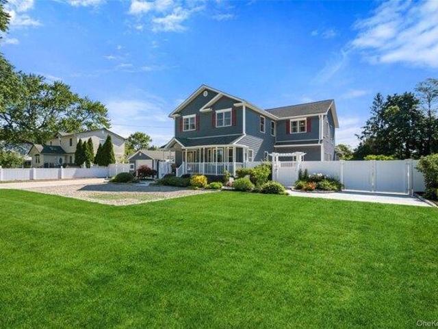 house with 6 bedroom, Ronkonkoma NY ES104904788