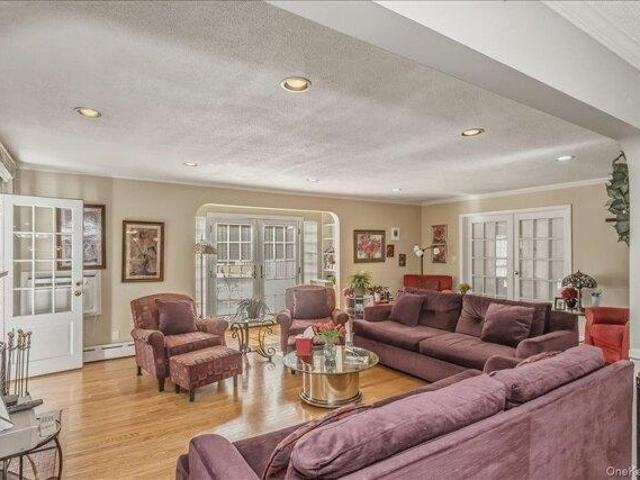 house with 6 bedroom, Rockville Centre NY ES103601777
