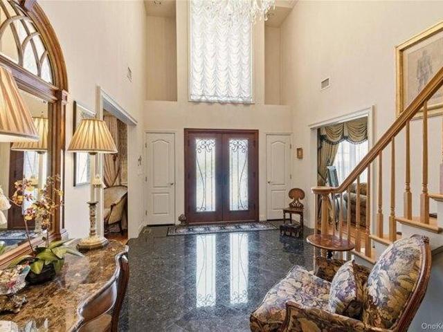 house with 6 bedroom, Roslyn NY ES103621293