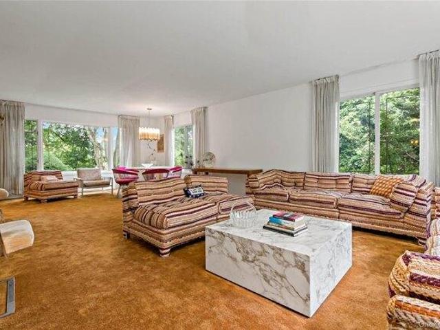 house with 6 bedroom, Scarsdale NY ES105206469