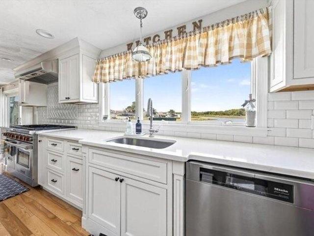 house with 6 bedroom, Scituate MA ES105082748