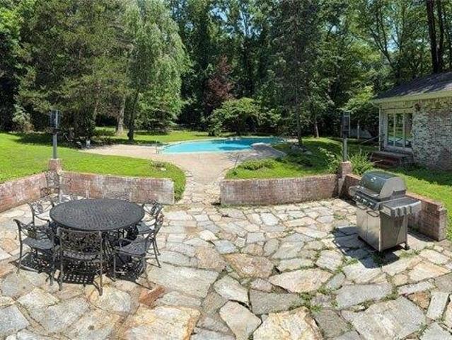 house with 6 bedroom, Saddle River NJ DLS102828690