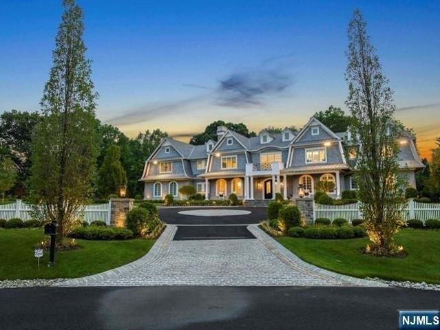 house with 6 bedroom, Saddle River NJ DS102212622