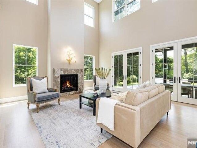 house with 6 bedroom, Saddle River NJ ES104606914