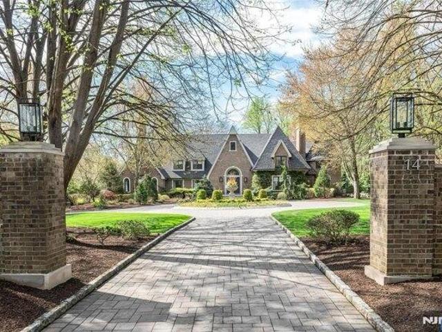 house with 6 bedroom, Saddle River NJ ES104907827