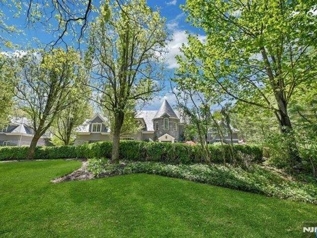 house with 6 bedroom, Saddle River NJ ES105145024