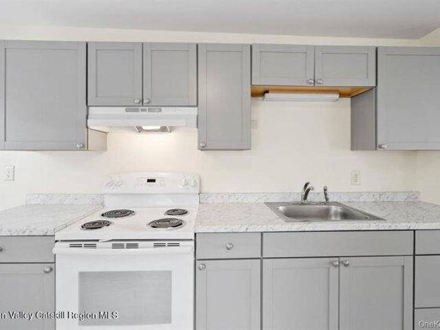 house with 6 bedroom, Saugerties NY ES104904760