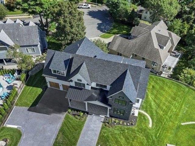 house with 6 bedroom, Saugus MA ES104835352