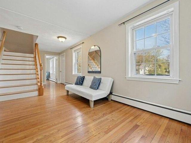 house with 6 bedroom, Shrewsbury MA ES103438584