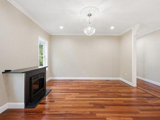 house with 6 bedroom, Shrewsbury MA ES103852559
