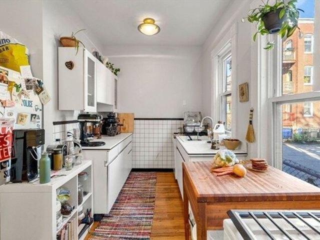 house with 6 bedroom, Somerville MA DLS101659752
